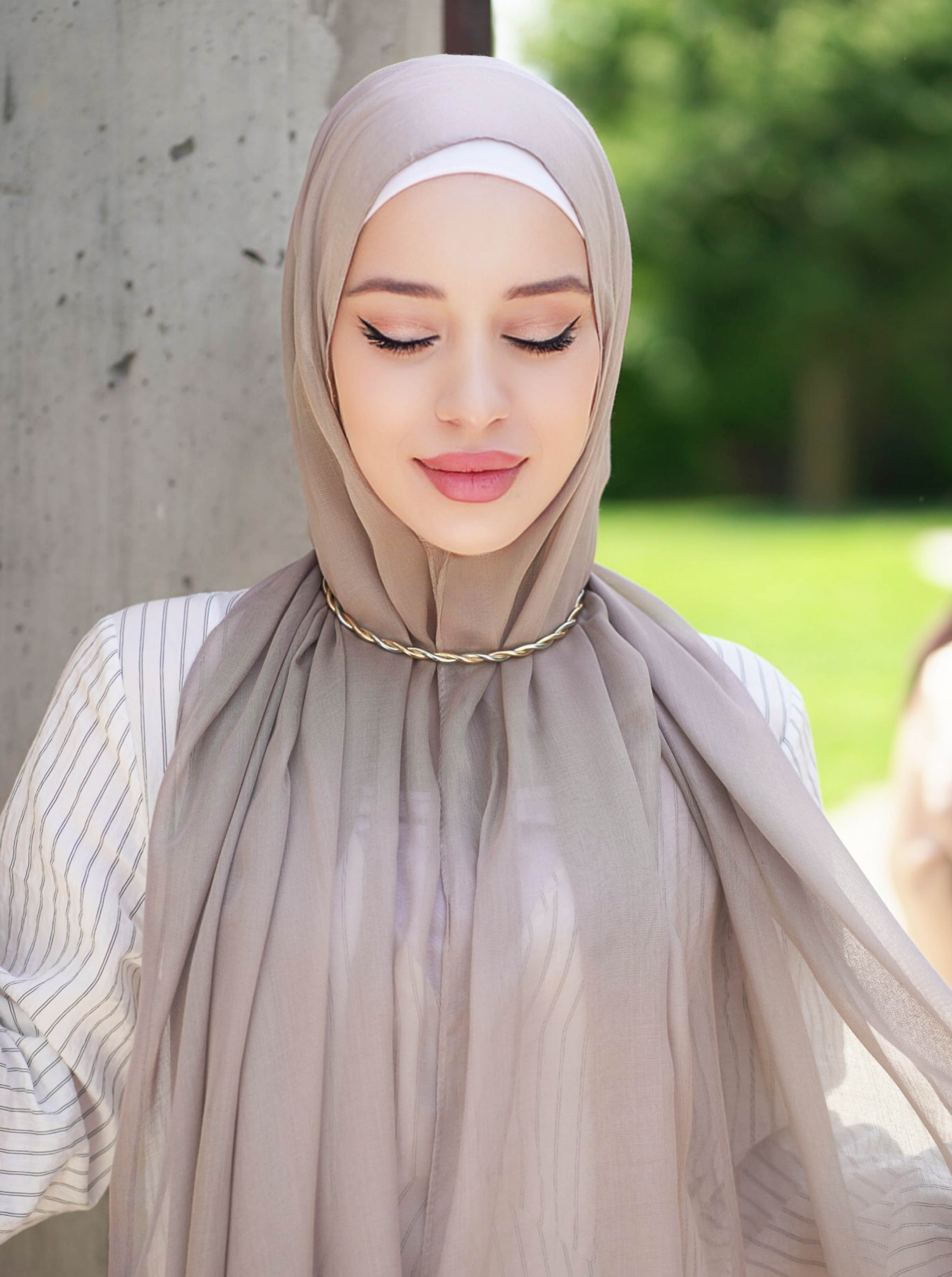 Airy modal hijab - aesthetic grey – CHEVMON